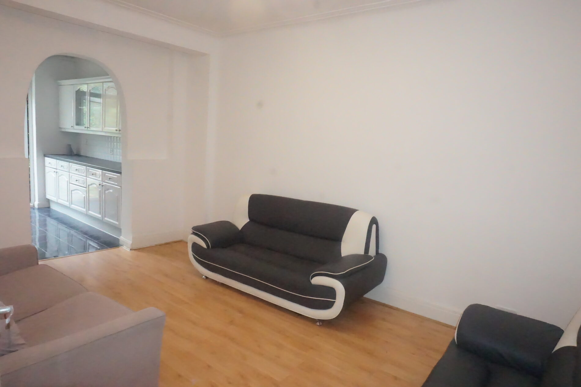 Impressive 4 bedroom house available to rent in Watford way Hendon NW4