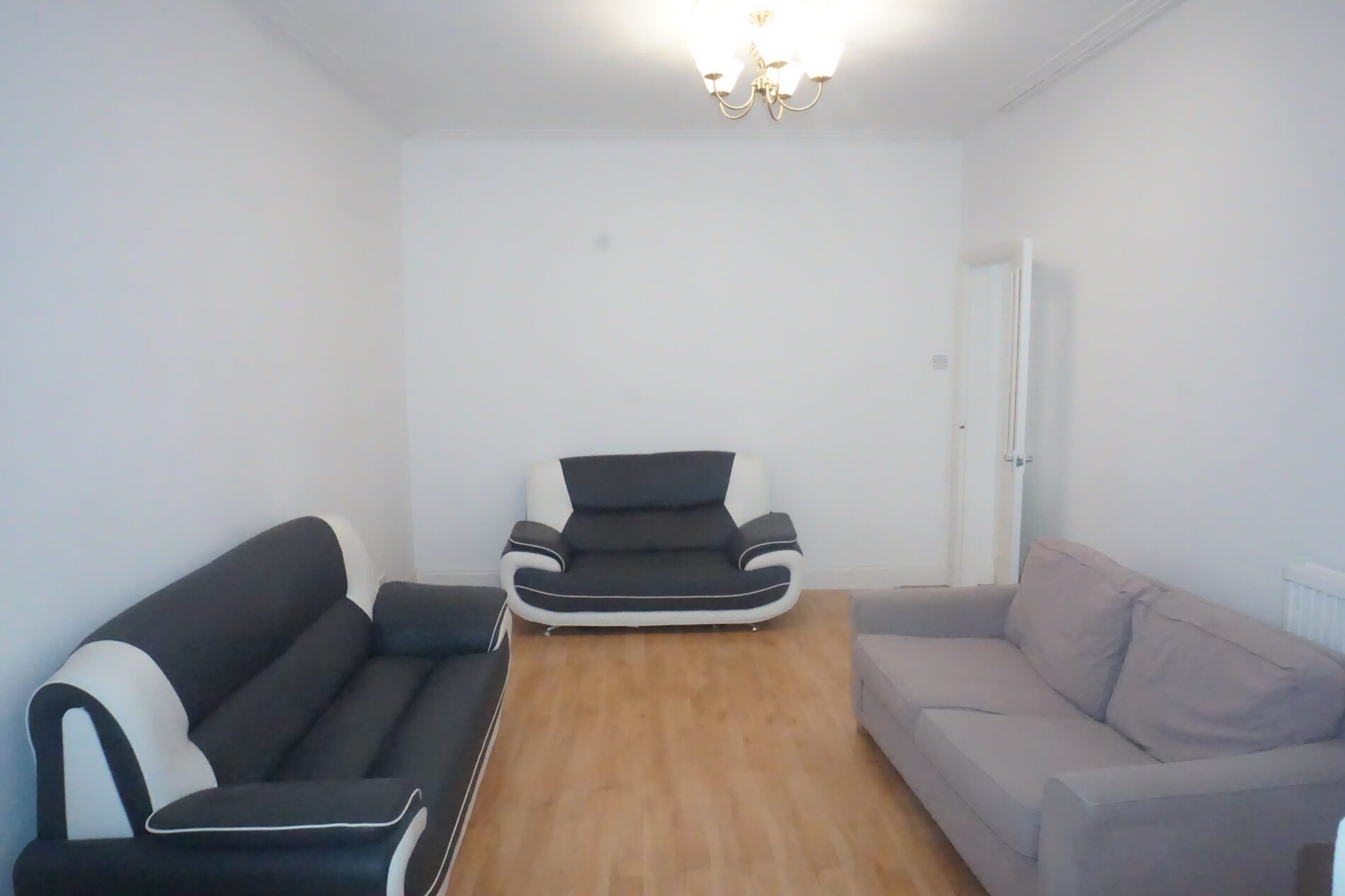 Impressive 4 bedroom house available to rent in Watford way Hendon NW4