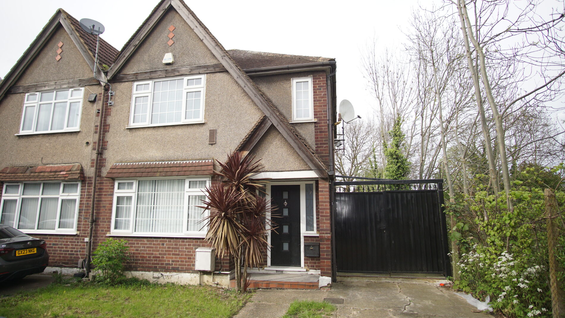 Impressive 3bedrooms semi detached house available to rent in Greenford UB6
